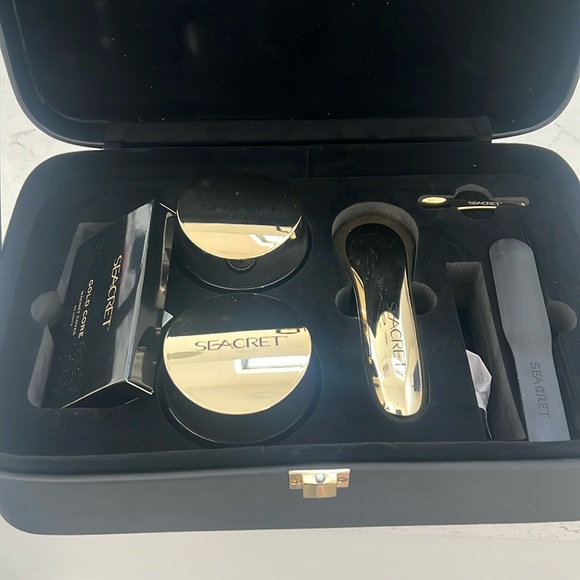 Skincare | Seacret Gold Magnetic Mud And Moisturizer Kit In Velvet ...